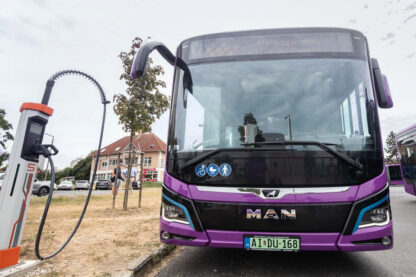 Az ország első elektromos csuklós autóbusza – Veszprém